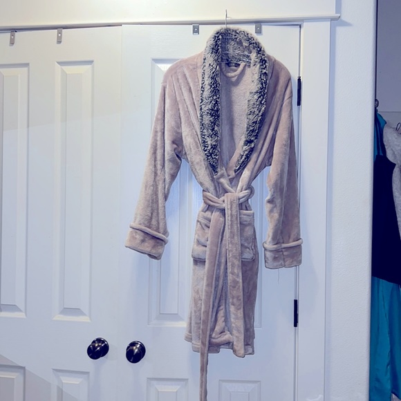 Intimates & Sleepwear | Warm And Fuzzy Robe | Poshmark
